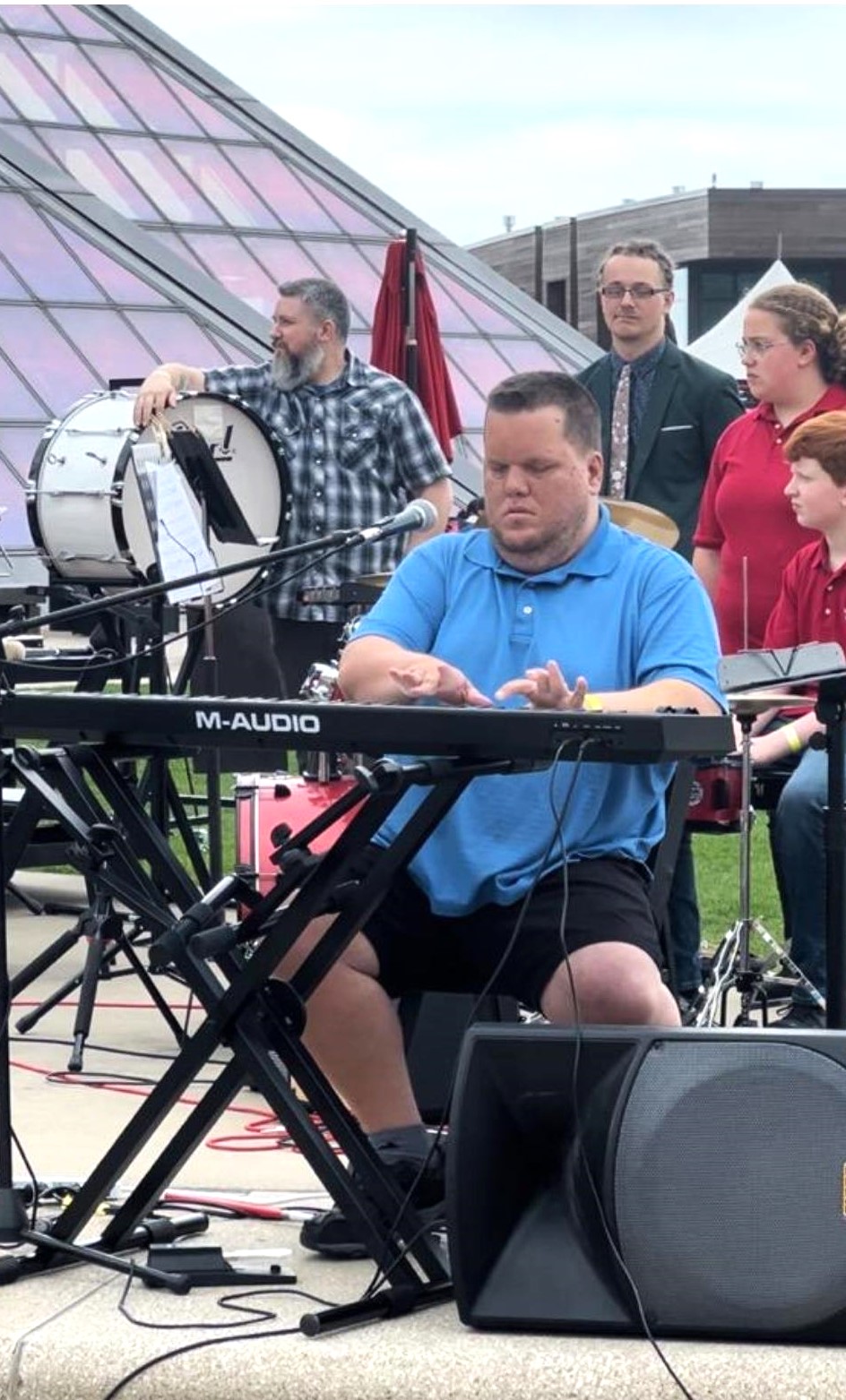 Warren native, blind since birth, performs at Rock & Roll Hall of Fame ...